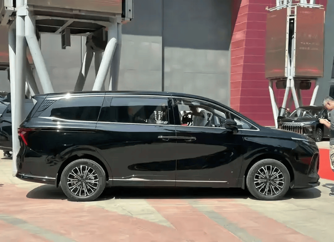 别克GL8最大的竞争对手，星海V9中大型MPV正式上市！_搜狐汽车_搜狐网