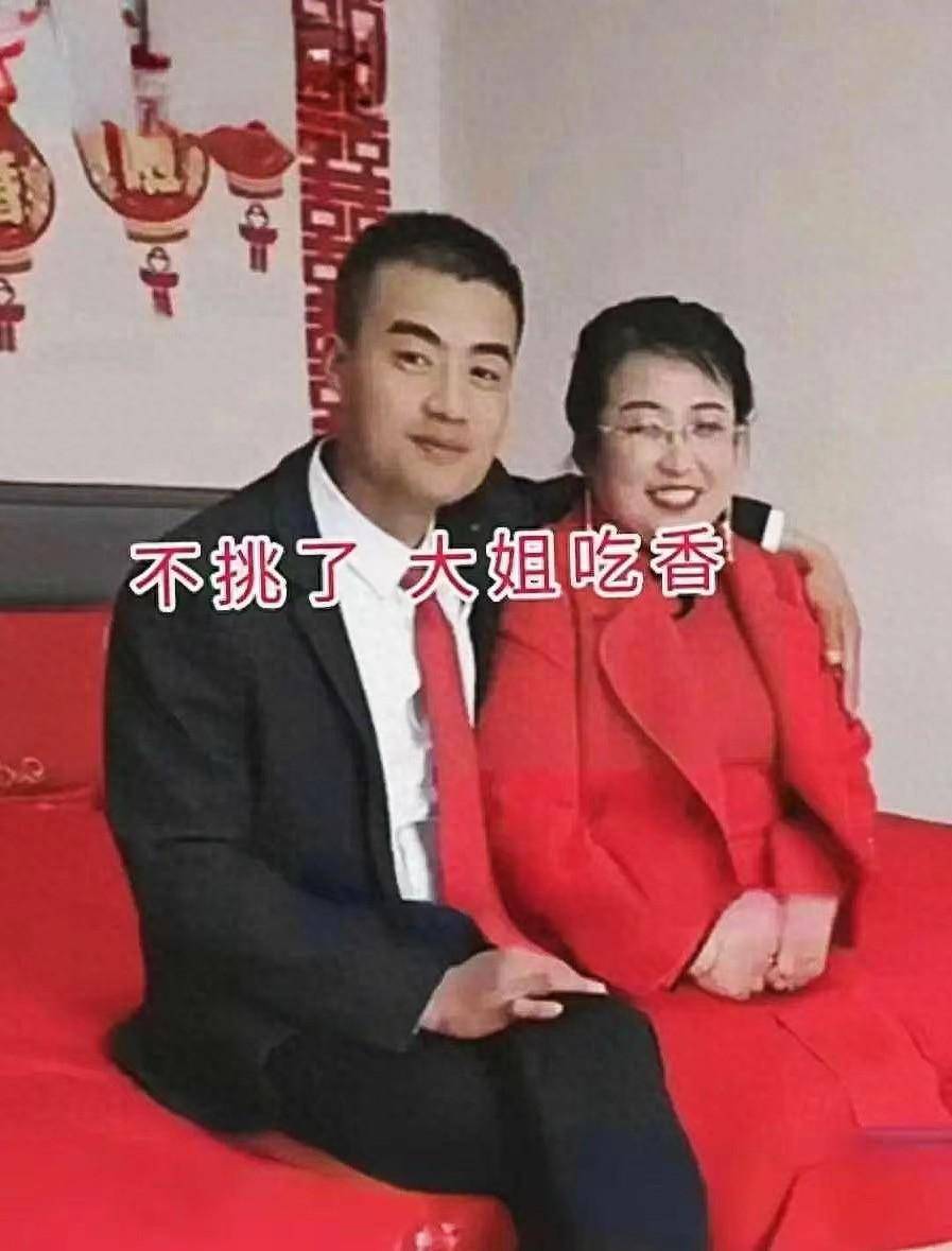 32岁小伙爱上48岁大妈，不在乎她离异带娃，一番操作后抱得美人归李先生王女士女人 