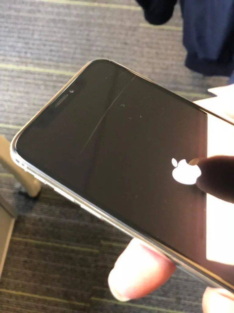 苹果收窄保修范围：屏幕单根裂纹不再保修_Mac_iPhone_Apple