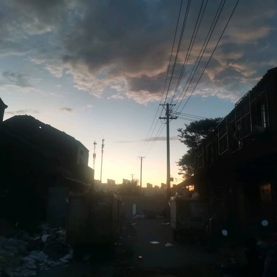 小米SU7 HUD技术革新：1024级自动亮度调节与13000nit超高亮度_汽车_显示_用户