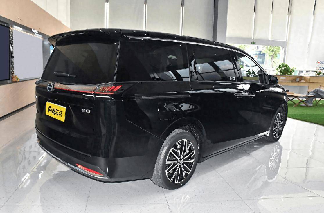 价格不贵，轴距超2米9的7座MPV，油耗低至5.58L，家用来看传祺E8_搜狐汽车_搜狐网