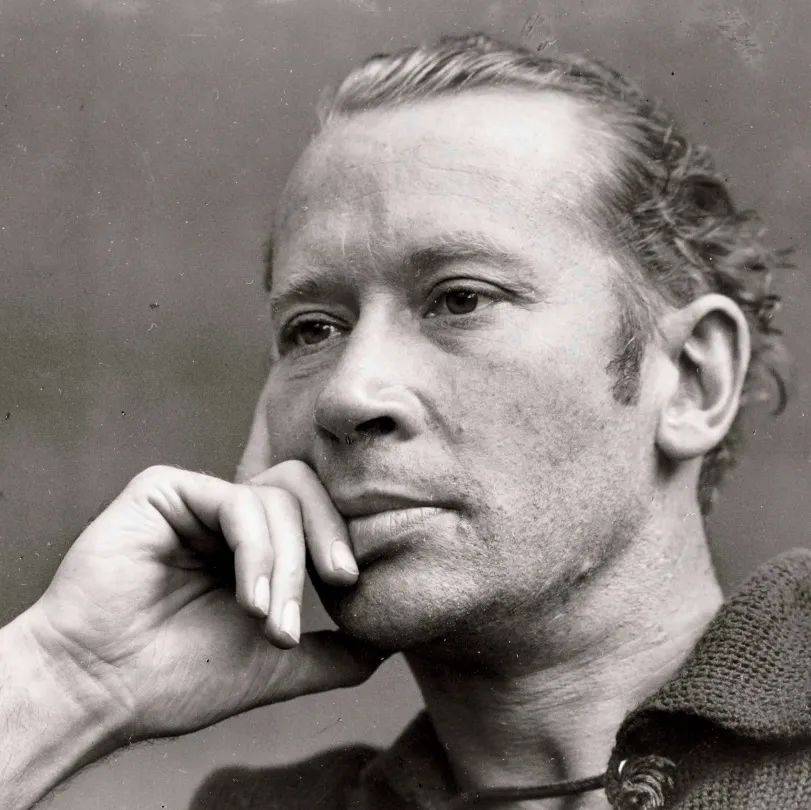 嘴唇浮动亲吻的花朵｜e.e.卡明斯的诗（西蒙 水琴 译）_the_Estlin_and