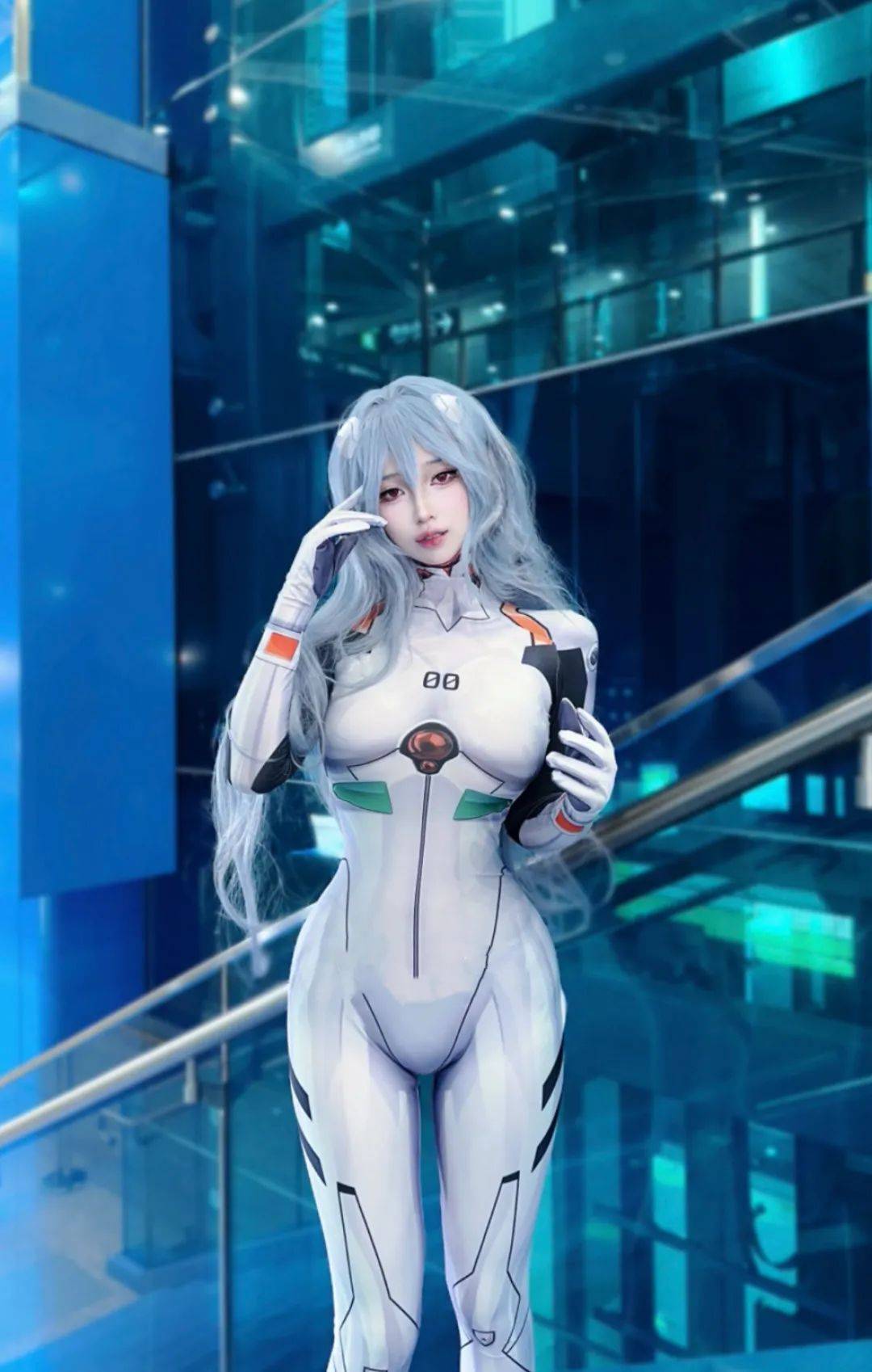 绫波丽COS，紧身皮胶衣，这性感的腰臀比简直太爱了_指导_来自_支持