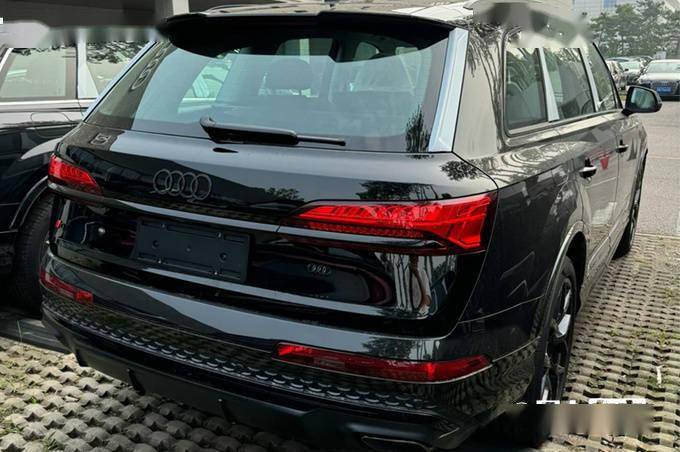 奥迪Q7新款配置揭秘：真皮换皮革，3.0T黑武士版亮相！_搜狐汽车_搜狐网