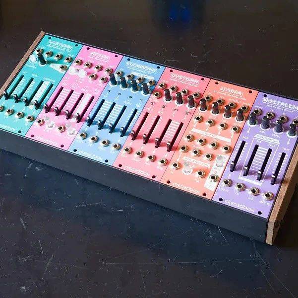 Dreadbox 为 Chromatic 模块推出黑色版本以及可更换面板_Black_广告_Utopia