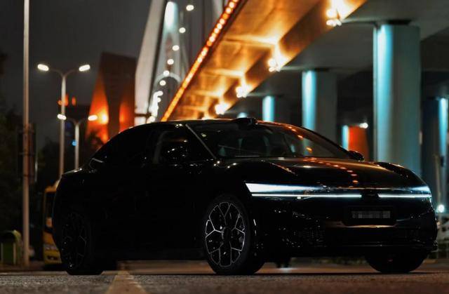 三款电动轿车谁最强？2025款极氪007与智己L6、小米SU7全面分析_搜狐汽车_搜狐网