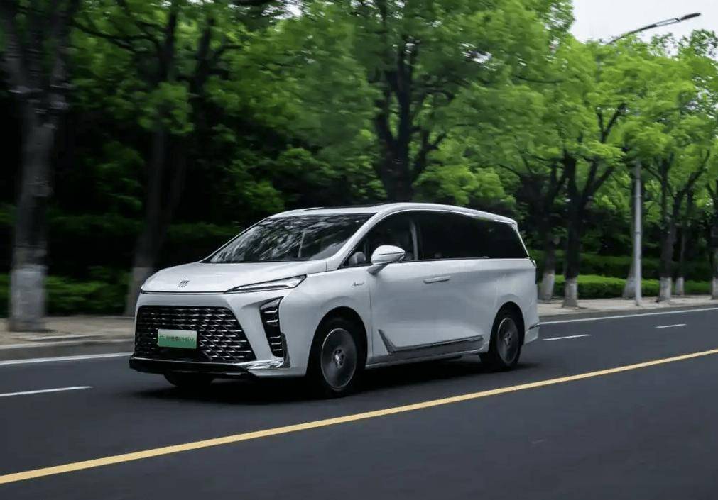 别克GL8纯电版亮相，能否在新能源MPV赛道上重夺冠军宝座？_搜狐汽车_搜狐网