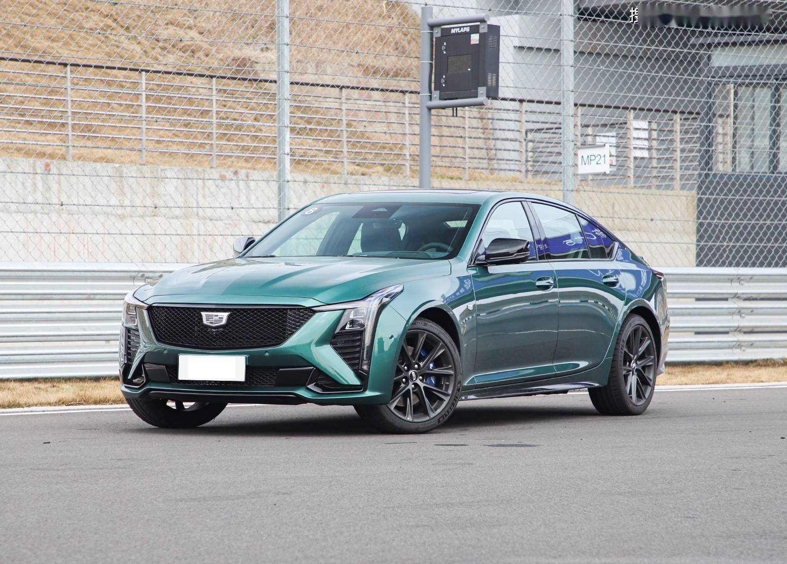 全新凯迪拉克CT5上市！新增V运动风格选装包，标配33英寸9K曲面屏_搜狐汽车_搜狐网