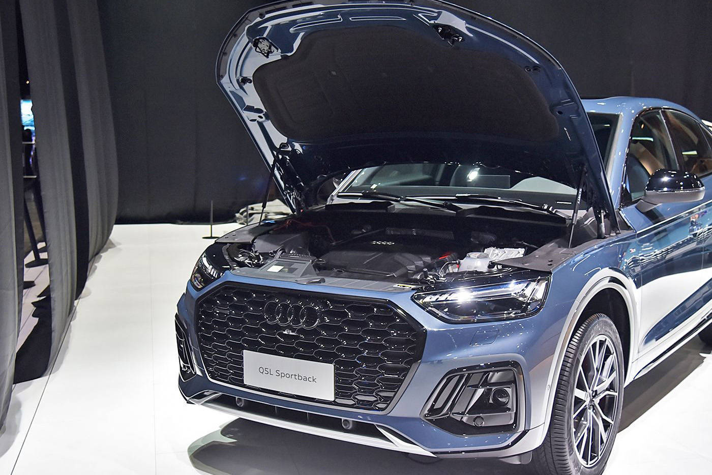 奥迪Q5L 45周年典藏版上市，配置升级售价34.98万起_搜狐汽车_搜狐网