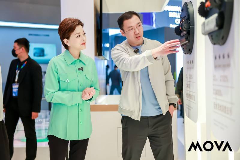 杨澜AWE探秘MOVA：技术超车与全球化布局引领智能家居新风尚_产品_用户_市场