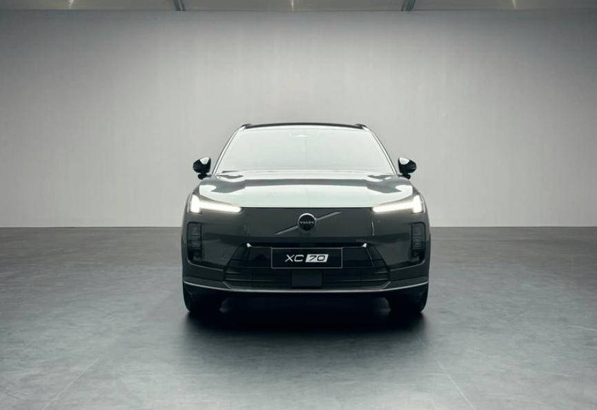沃尔沃XC70实车亮相，中大型SUV定位，纯电续航超200公里能否突围？_搜狐汽车_搜狐网
