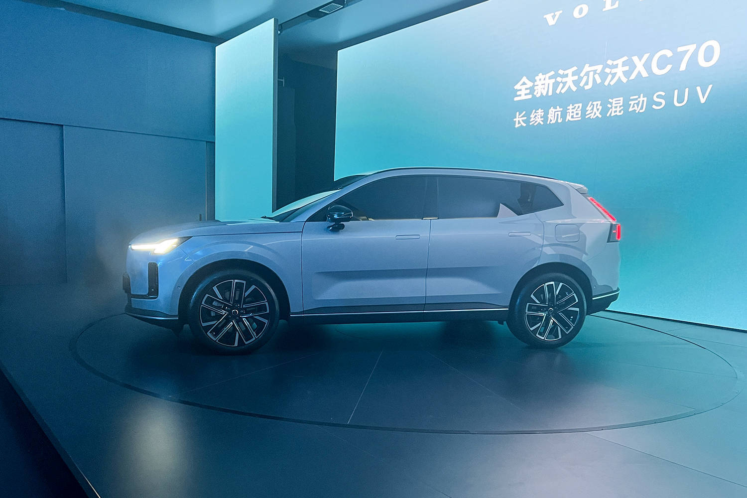 沃尔沃XC70全球首发：SMA超混平台打造，续航超1200公里_搜狐汽车_搜狐网