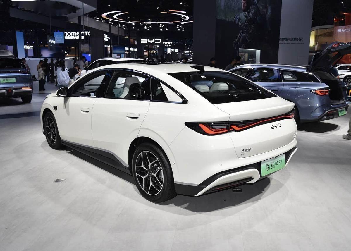 比亚迪海豹06EV即将亮相重庆车展，秦L EV姊妹车型设计焕新，时尚感升级！_搜狐汽车_搜狐网