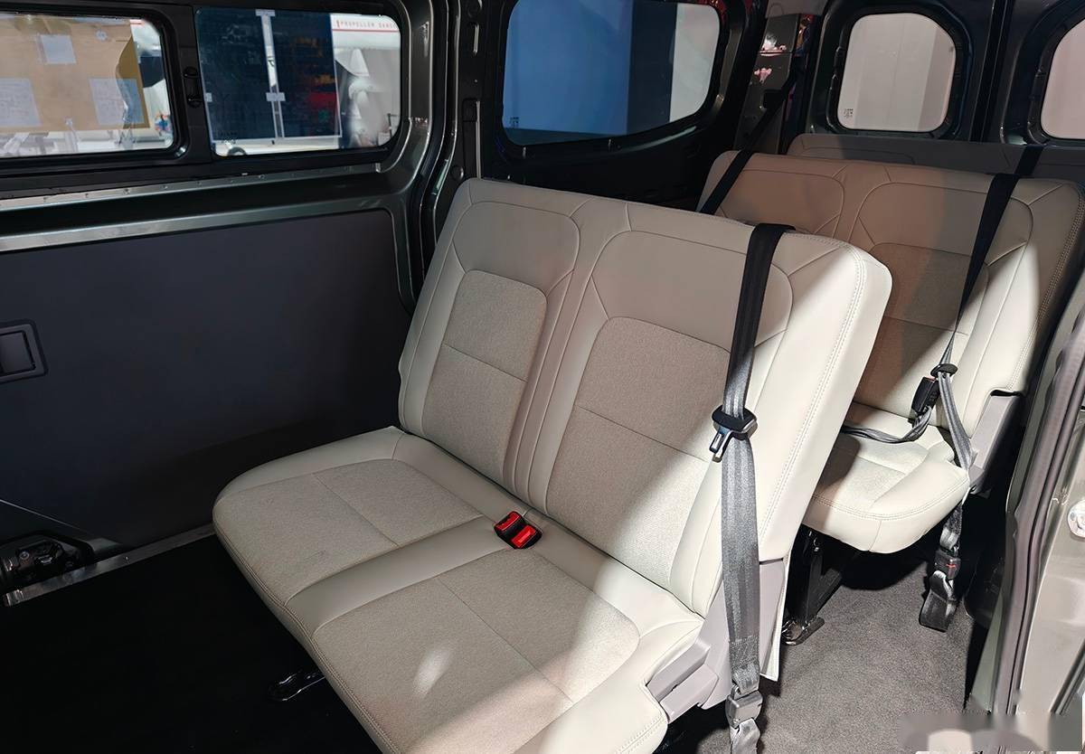 吉利远程星享V7E亮相香港车博会：9座布局，侧滑门设计，续航达460km_搜狐汽车_搜狐网