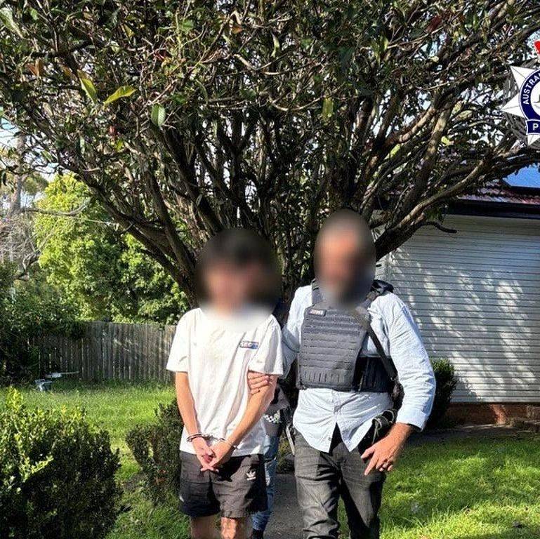 澳警方严打！男子携带$110万现金丢在机场，竟不敢认领，原因是..._澳洲_行李箱_Bellis