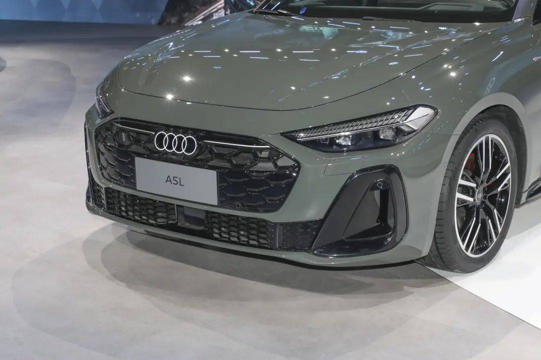 一汽奥迪A5L预售25.68万起，换代A4L首搭华为智驾_搜狐汽车_搜狐网