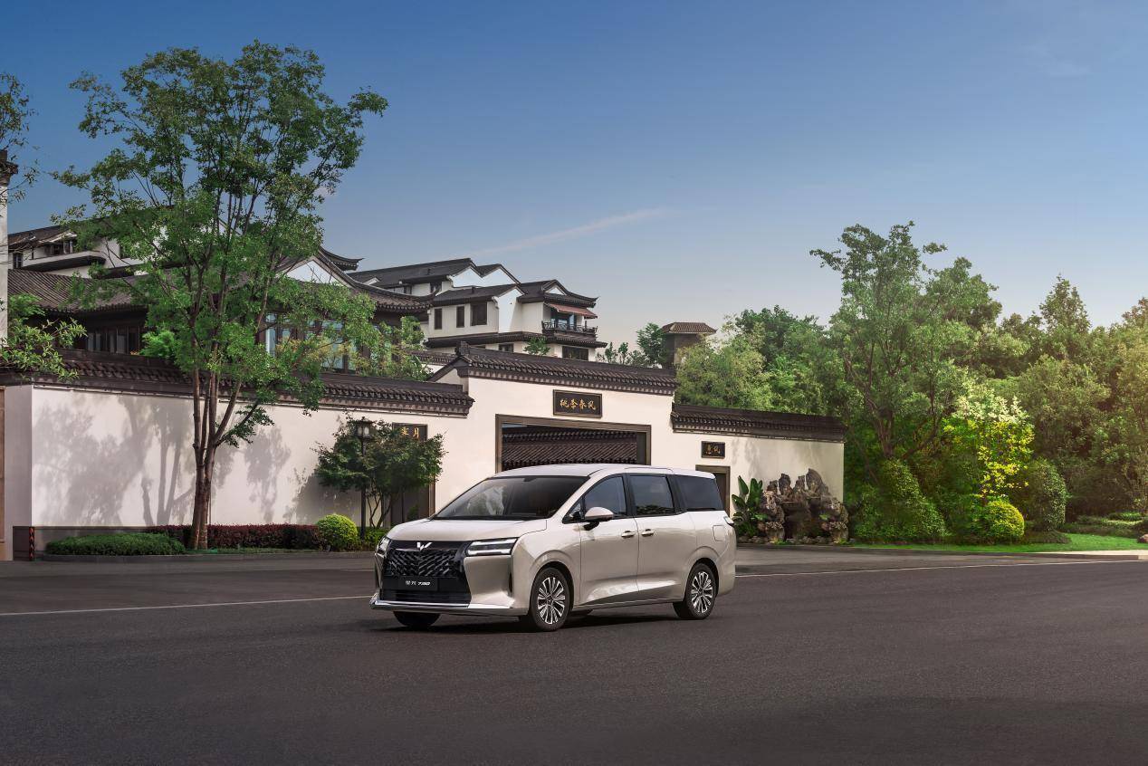 五菱星光730MPV成都车展首发：七座大空间，一车三动力，电动侧滑门亮点十足_搜狐汽车_搜狐网