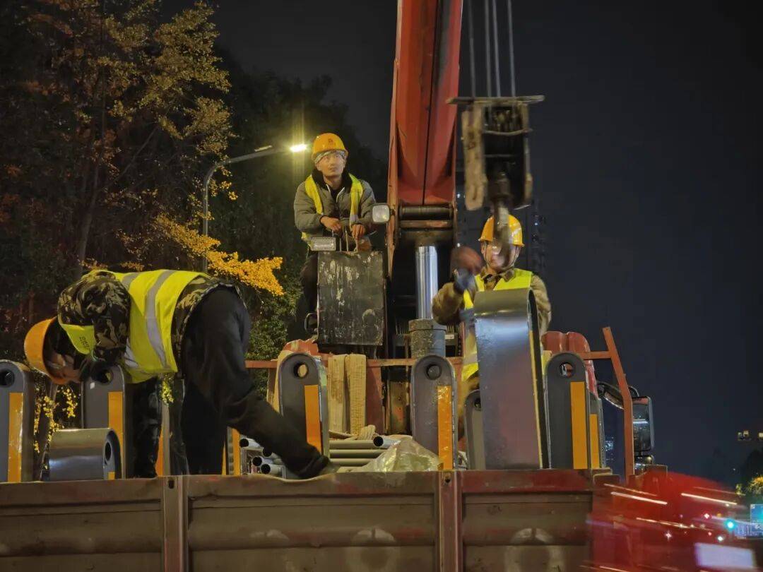 今日通车，春熙路旁的这条车道拓宽！_大道_总府_治理