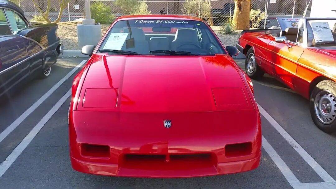 【双座传奇】Fiero GT最后的荣耀！这台1988红GT仅2.4万英里，原主跨国狂飙两次，拍卖1万刀带回家，80s中置梦车复活_搜狐汽车_搜狐网