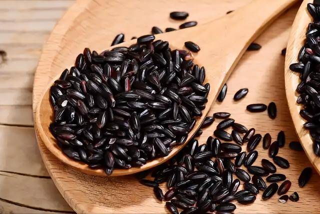 老人要少吃黑米？医生提醒：黑米好处多，但这3类人确实要少吃_饮食_血糖_食物
